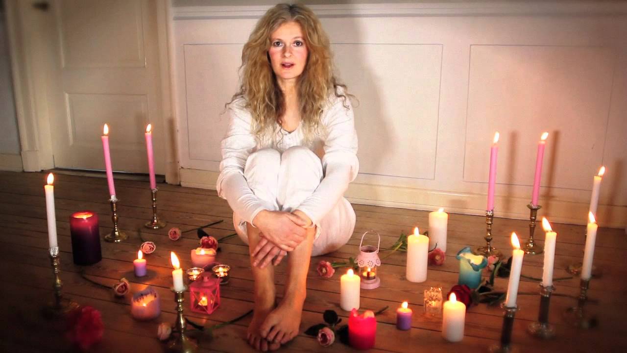 Maria Elizabeth - Summer Nights - YouTube