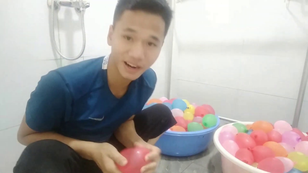 Duy Con vlog|giải tỏa cơn nóng mùa hè bằng 200 quả bóng nước| - YouTube