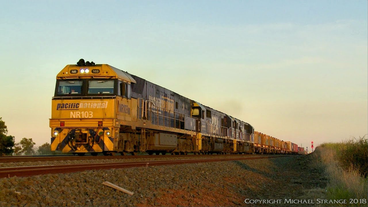 2MA5 Freight Train With Two 82 Class Diesel Locomotives (20/11/2017 ...