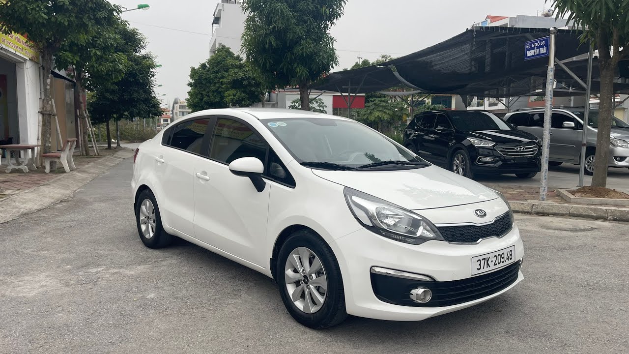 Rẻ hơn Vios rất nhiều, Kia Rio 2017 xe đẹp không một ngày dịch vụ - YouTube