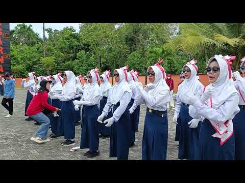 Barisan gerak jalan indah Mts Yapis Palemba. 