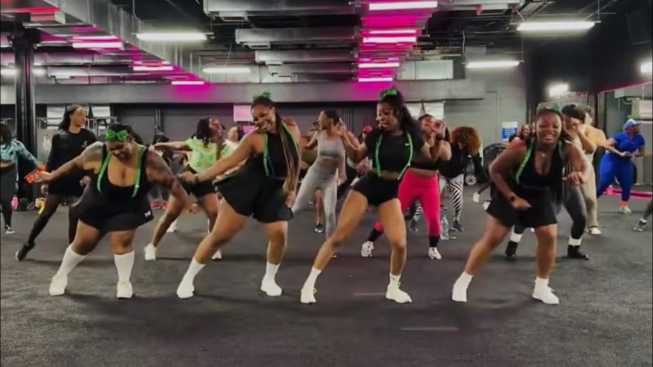 INTENSE TWERK WORKOUT | EASY TO FOLLOW | NO EQUIPMENT NEEDED | “WALK IT OUT” BY UNK ROUTINE ...