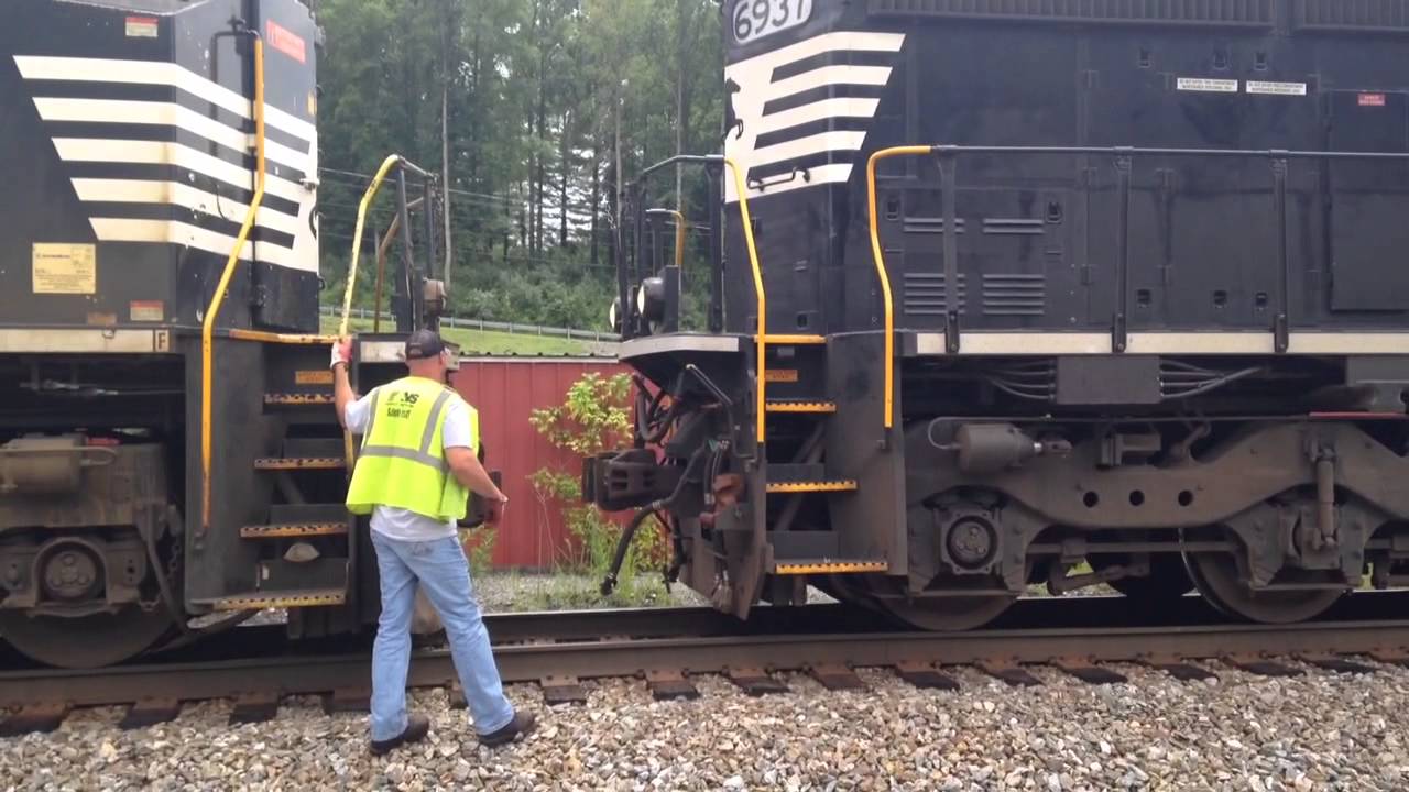 NS SD60E coupling up - YouTube