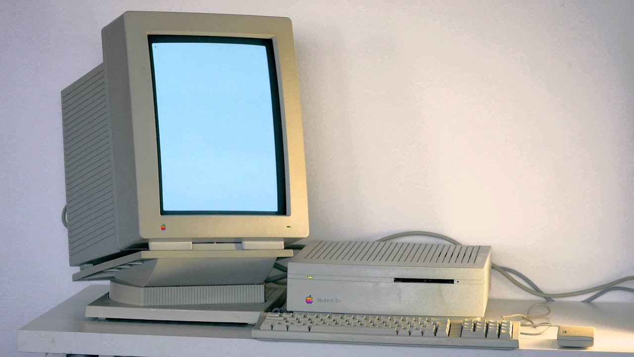Apple Macintosh IIsi boot - YouTube
