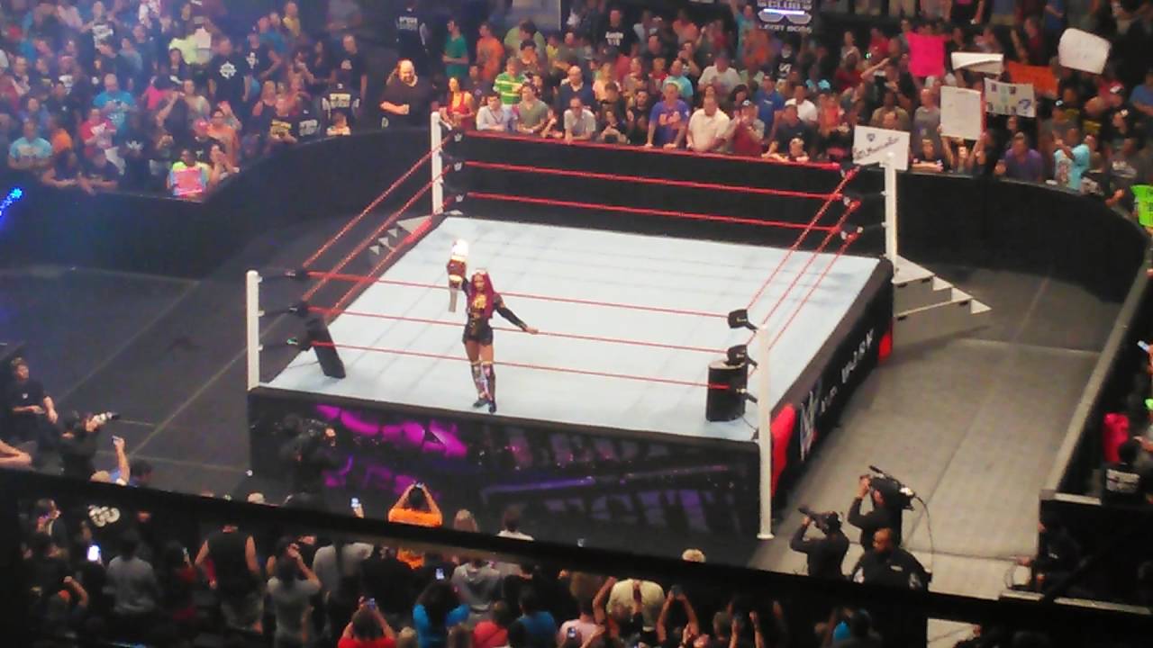 WWE RAW Atlanta: Sasha Banks entrance - YouTube
