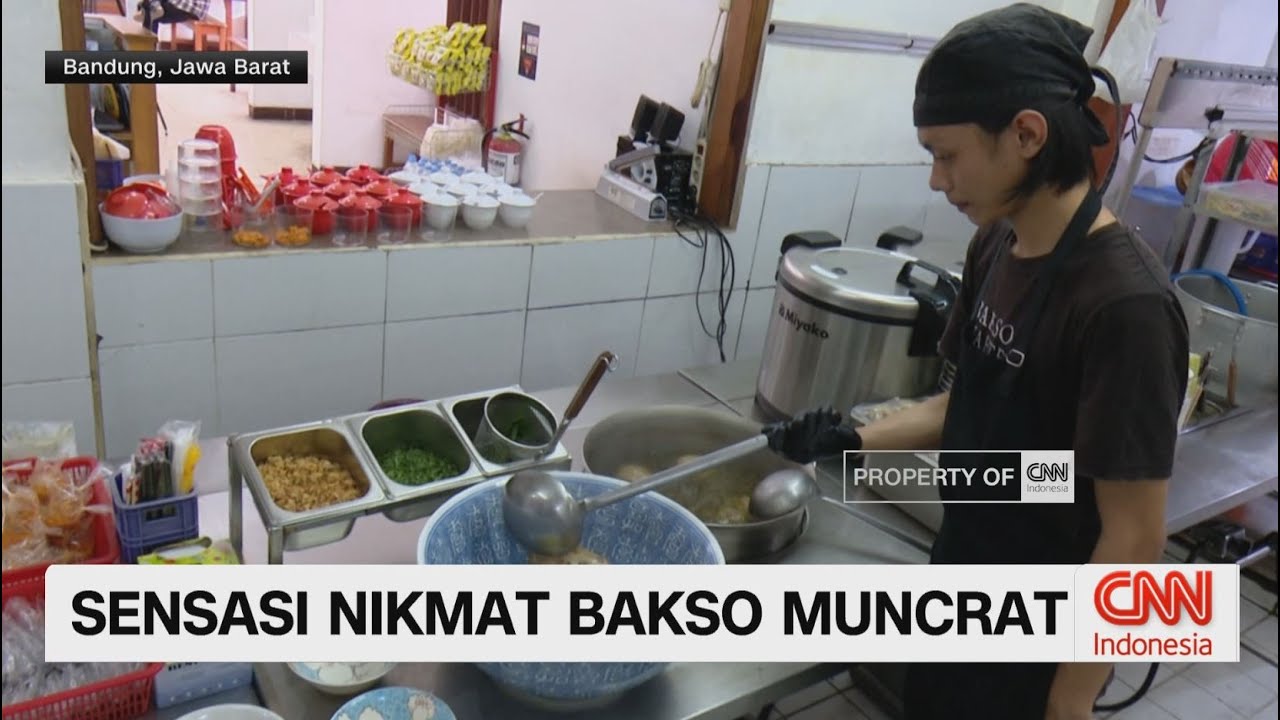 Sensasi Nikmat Bakso Muncrat - YouTube