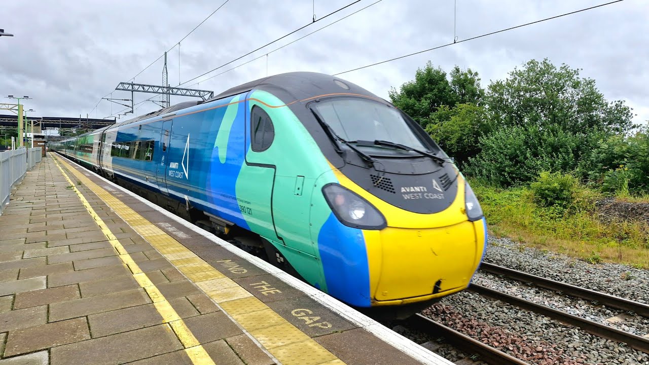 350232 (2 Tone) - 350108 and 390121 Oppotunity (3 Tone) Hurtle Through ...