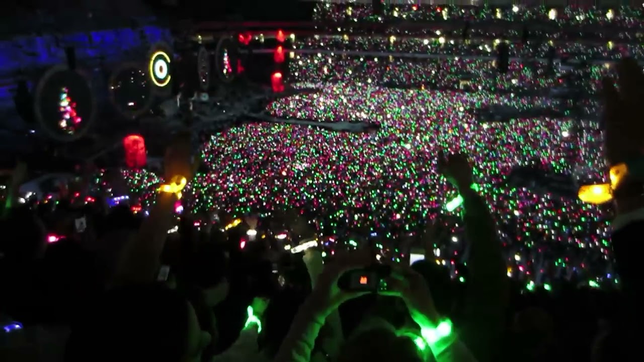 Wristbands light up in Coldplay concert 2012 edited - YouTube
