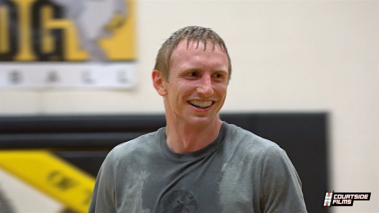 Former Hawkeye Mike Gesell showing the high schoolers why he was a 4 ...