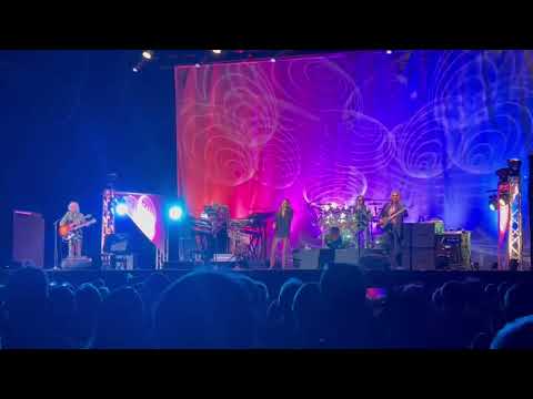 YES - Roundabout-The Classic Tales of Yes Tour - YouTube