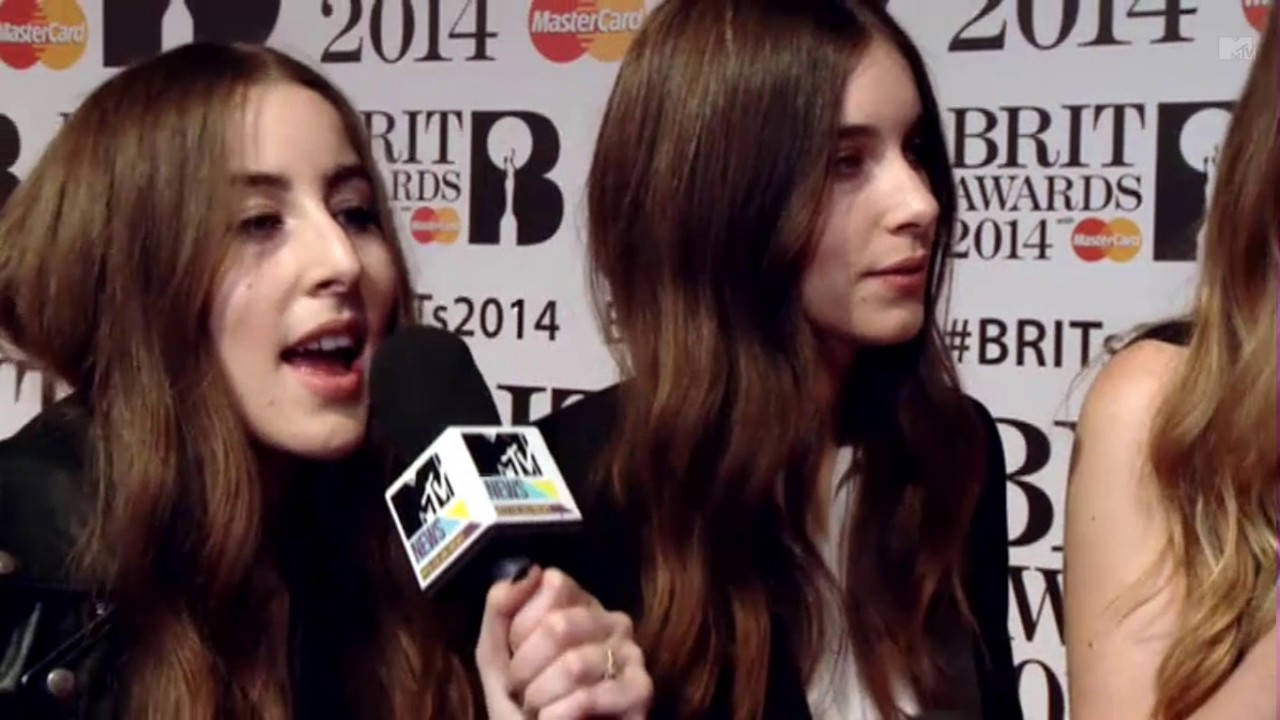 HAIM at the BRITs 2014 : MTV News Interview - YouTube