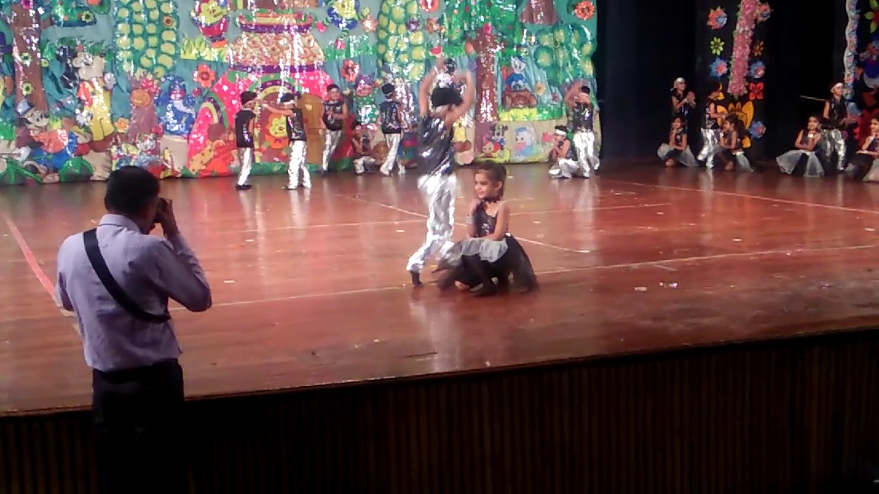 Masoom School rajkot Riddhi Chotaliya dance performance - YouTube