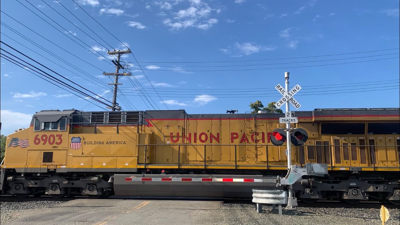 UP 2536 Manifest Freight Train West - 20th Street Railroad Crossing, Sacramento CA - YouTube