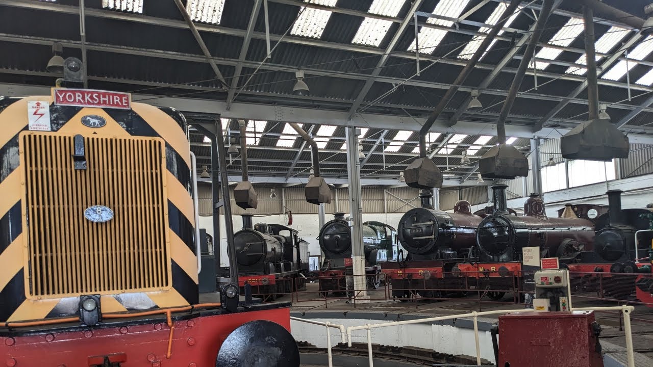 LAST SURVIVING RAILWAY ROUNDHOUSE IN UK! Barrow Hill Roundhouse ...