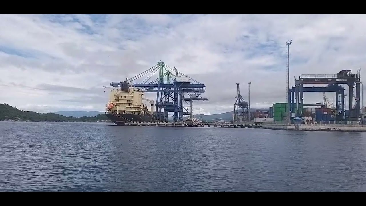 Bagian 1-Penyeberangan ke Pulau Lembeh dari Kota Bitung - YouTube