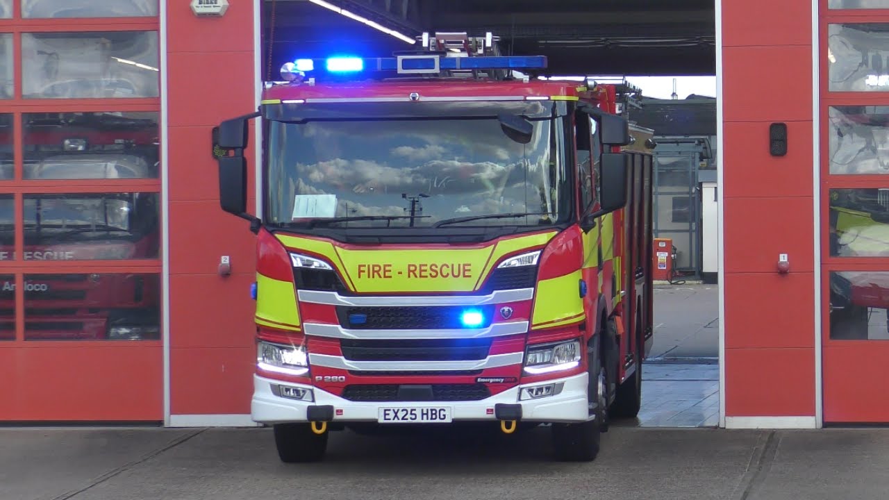 Essex Fire & Rescue Service - Southend WrT (25reg Scania) Turnout - YouTube