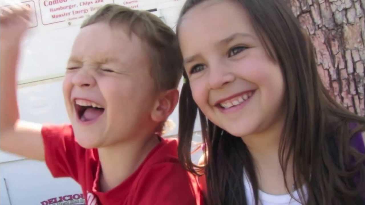 Les Enfants Qui Sembrasse Youtube