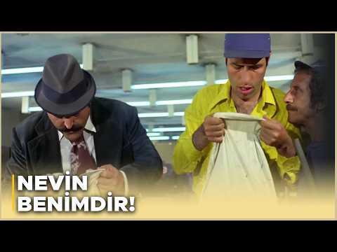 Avanak Apti Türk Filmi | Apti, Barut Osman'ın Paralarını Saçıyor