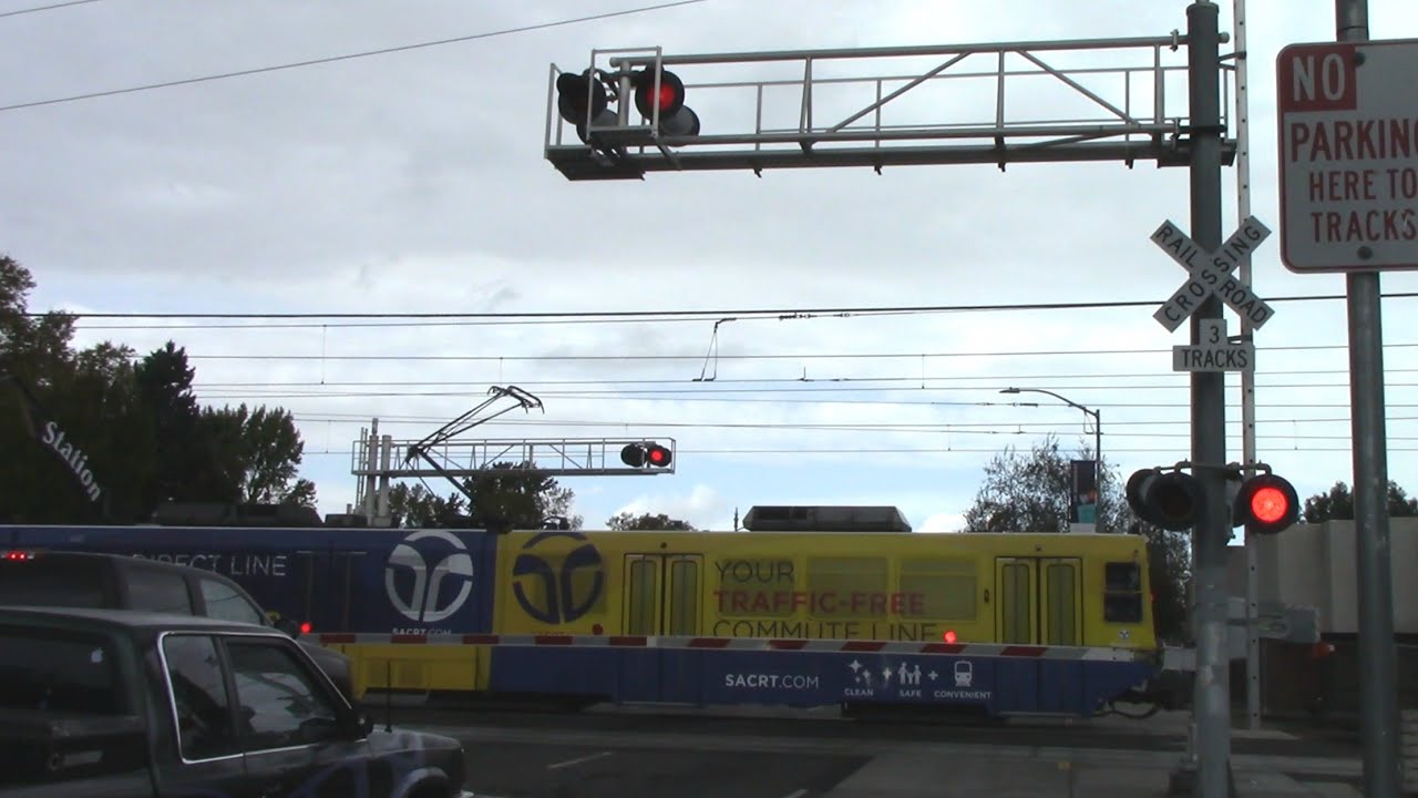 Broadway Grade Crossing, Sacramento Light Rail Blue Line Inbound ...