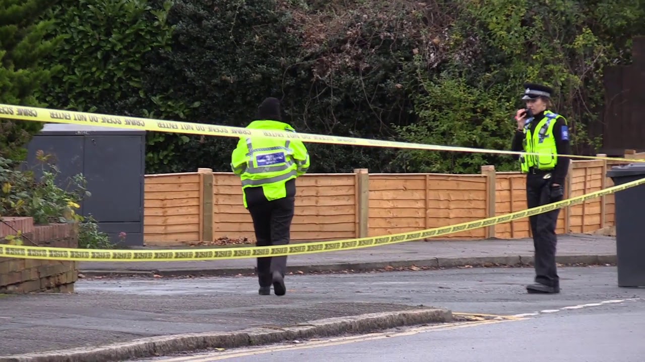 Leeds car crash Increased police activity at scene - YouTube