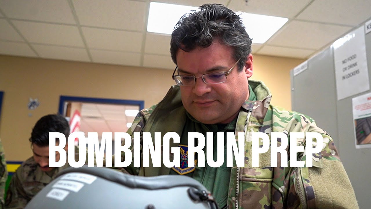 What you need to know before going on a bombing run in a B-52 - YouTube