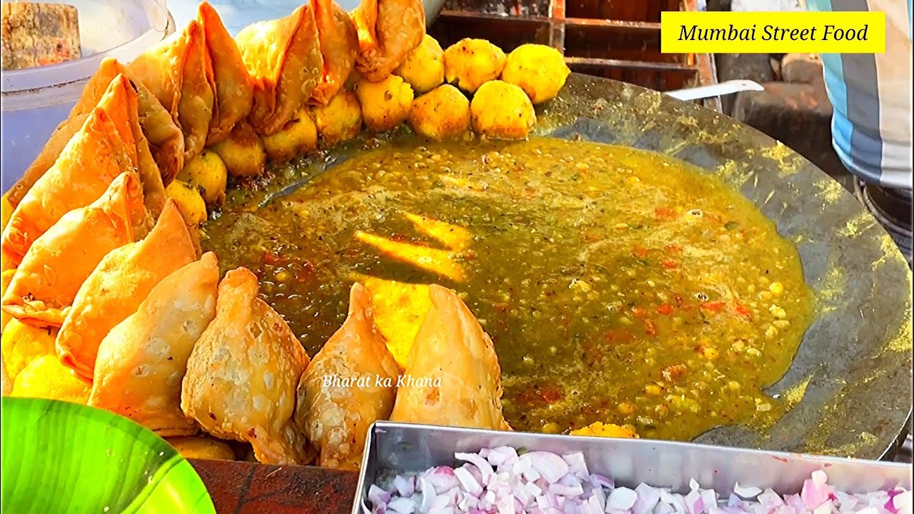 Typical Mumbai Style Tawa Chola Samosa Chaat On Mumbai Street || Samosa ...