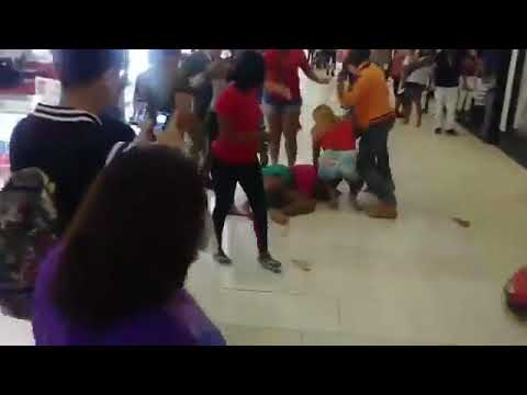 Girls fight in store - YouTube