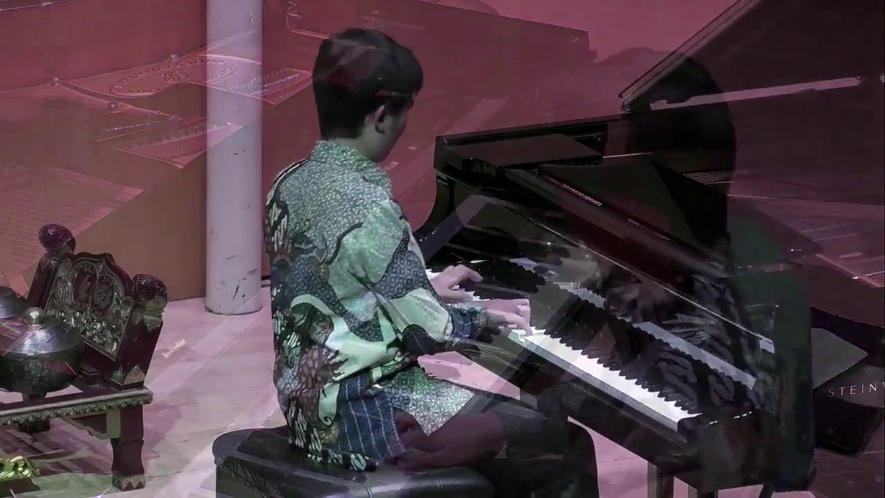 Godowsky: Gamelan & Wayang Purwa from "Java Suite" - YouTube