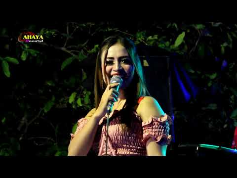 MUNDUR ALON ALON   COVER   ARDELLIA   ANGGUN NIRMALA