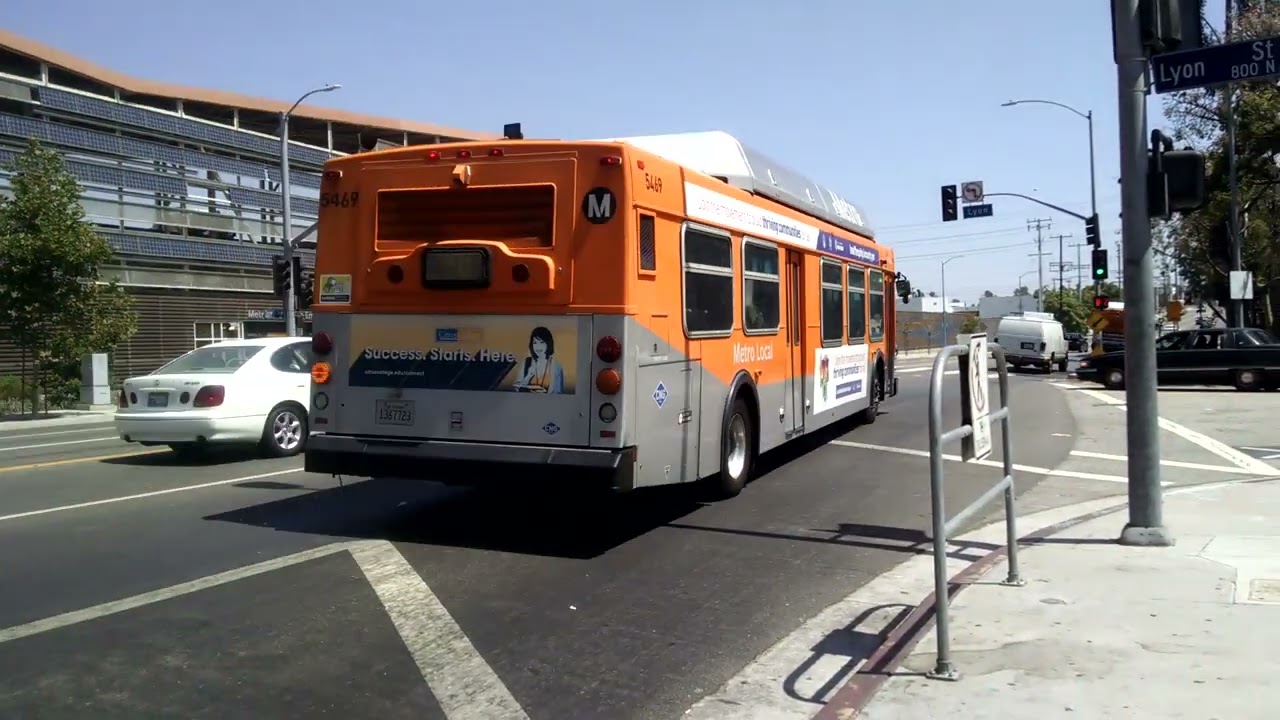 LACMTA 2002 NABI 40-LFW CNG #7651 and 2001 New Flyer C40LF #5469 - YouTube