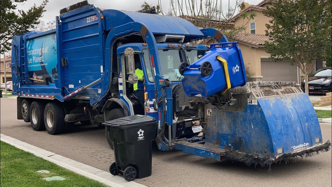 Republic Services 2279 Collecting Recycling - YouTube