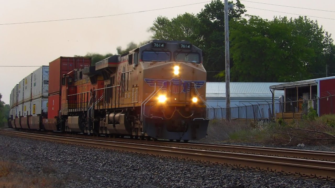 NS 267 and Amtrak 40 race! At CP379 in Kendallville Indiana - YouTube