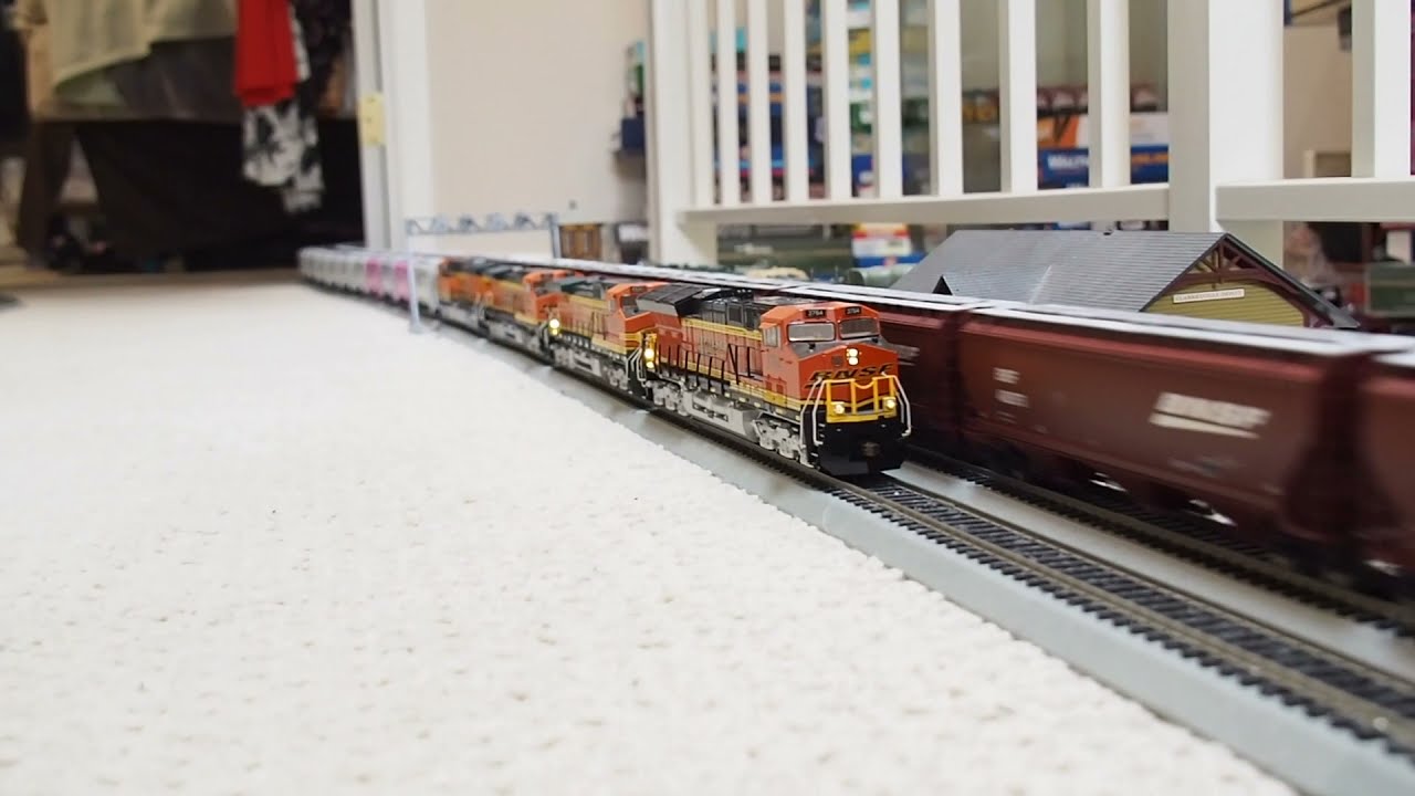 HO scale CN, BNSF, CP, ONT, BCR grain trains plus Reading coal train ...