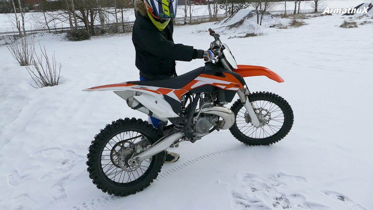 KTM SX250 2-Stroke Winter Coldstart Idle Soundcheck - YouTube