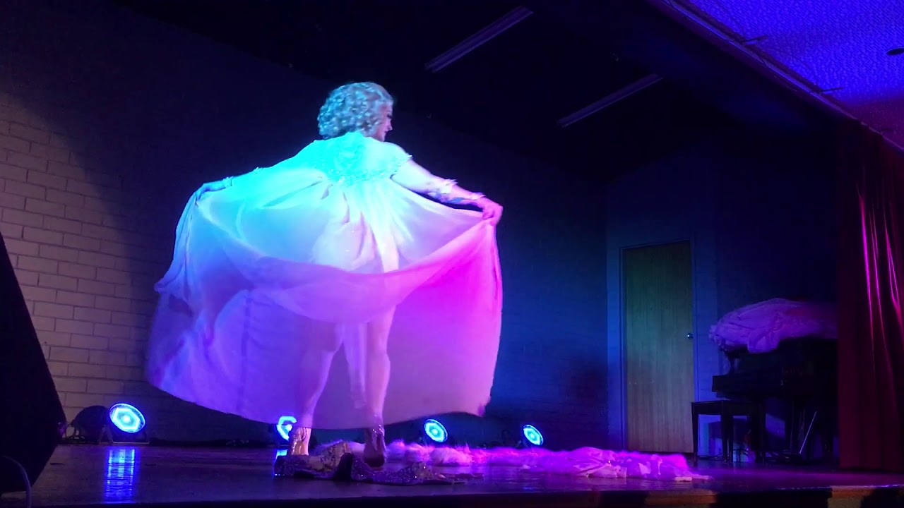 BURLESQUE IDOL AUSTRALIA guest judge ALYSSA KITT - YouTube