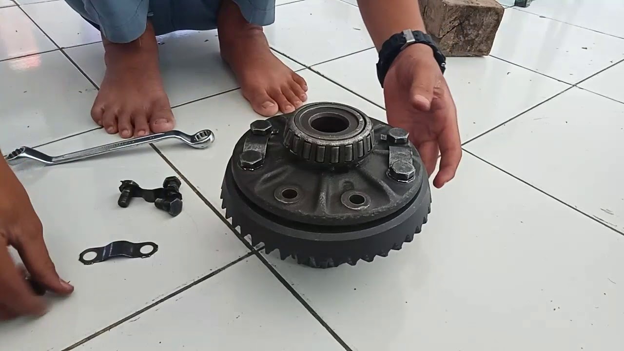 Pembongkaran dan pemasangan gardan mobil - YouTube