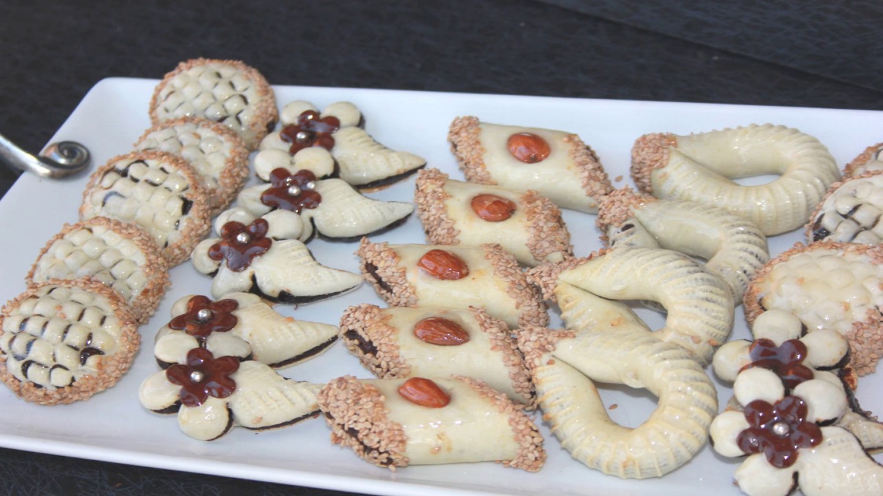 اربع اشكال من حلوة التمر سهلة وراقية من نفس العجين و نفس الحشوة لتزينى ...