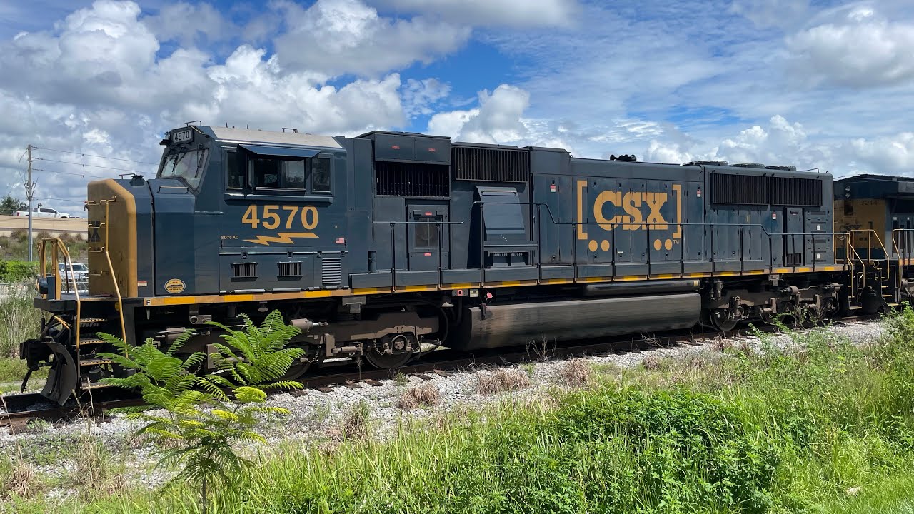 SD70MAC goes from Notch 0-8 - YouTube