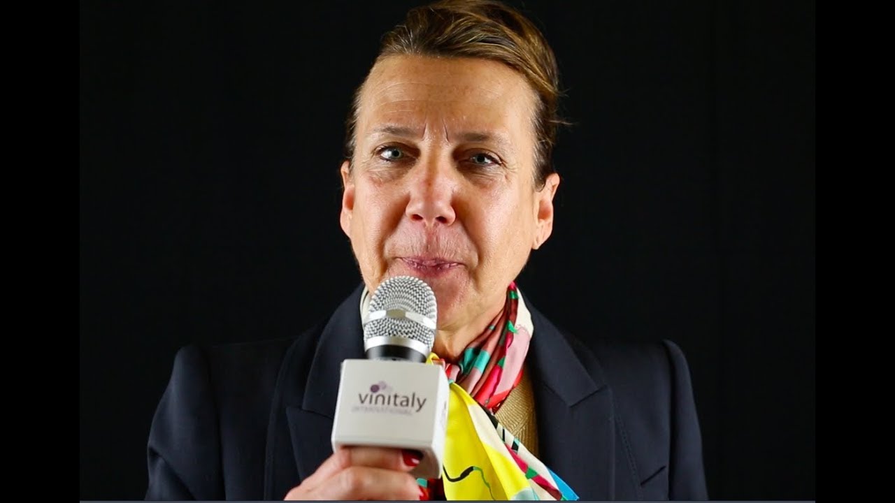 Gina Gallo of E. & J. Gallo Winery / tasting @ VINITALY 2018 - YouTube