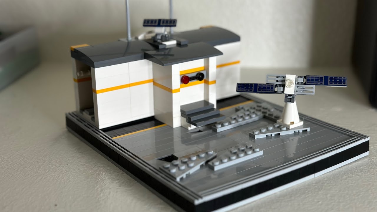 LEGO Moon base MOC - YouTube