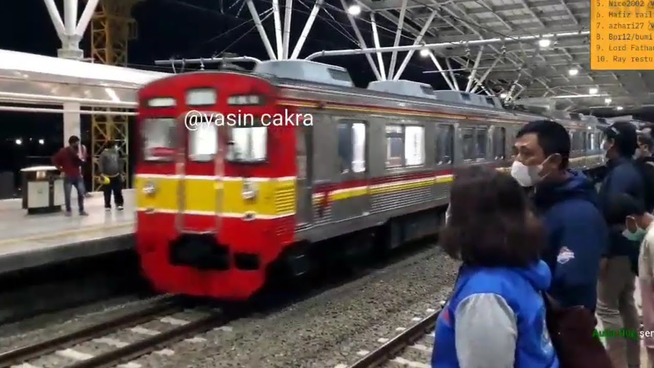 Jam sibuk Stasiun transit Manggarai Rush Hour krl , hunting ke pondok ...
