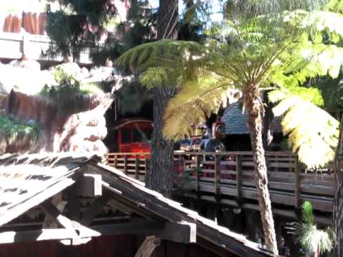 Disneyland Railroad CK Holiday crossing over Critter Country - YouTube