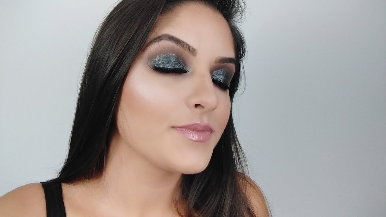 MAKE PRETA ESFUMADA COM GLITTER . - YouTube