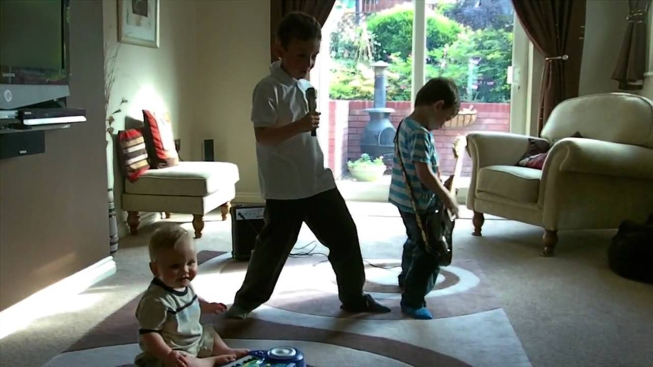 Baby performs in rock group - Gonna be a rockstar - Horrid Henry - The ...