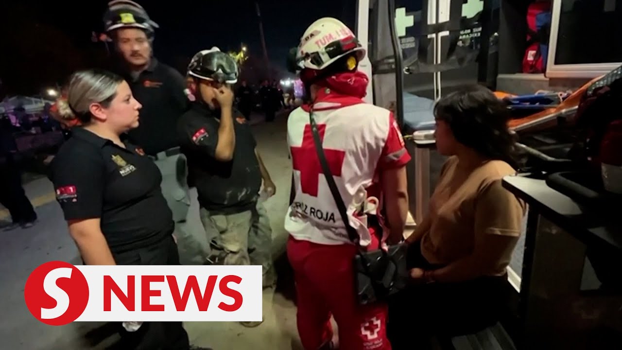 Nine killed in Mexico stage collapse at campaign event - YouTube