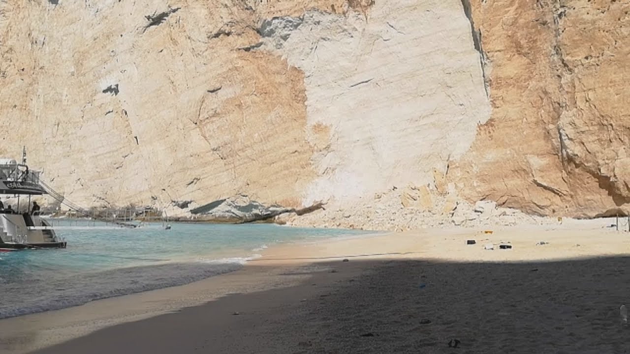 Κατολίσθηση στη διάσημη παραλία Ναυάγιο στη Ζάκυνθο - YouTube