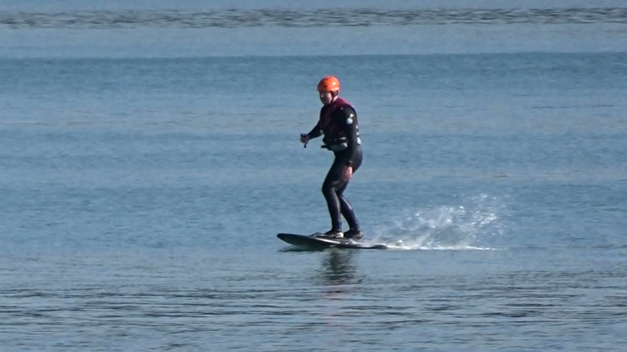 RC BOAT SURFER.POWERED SURFBOARD WELLINGTON NEW ZEALAND - YouTube