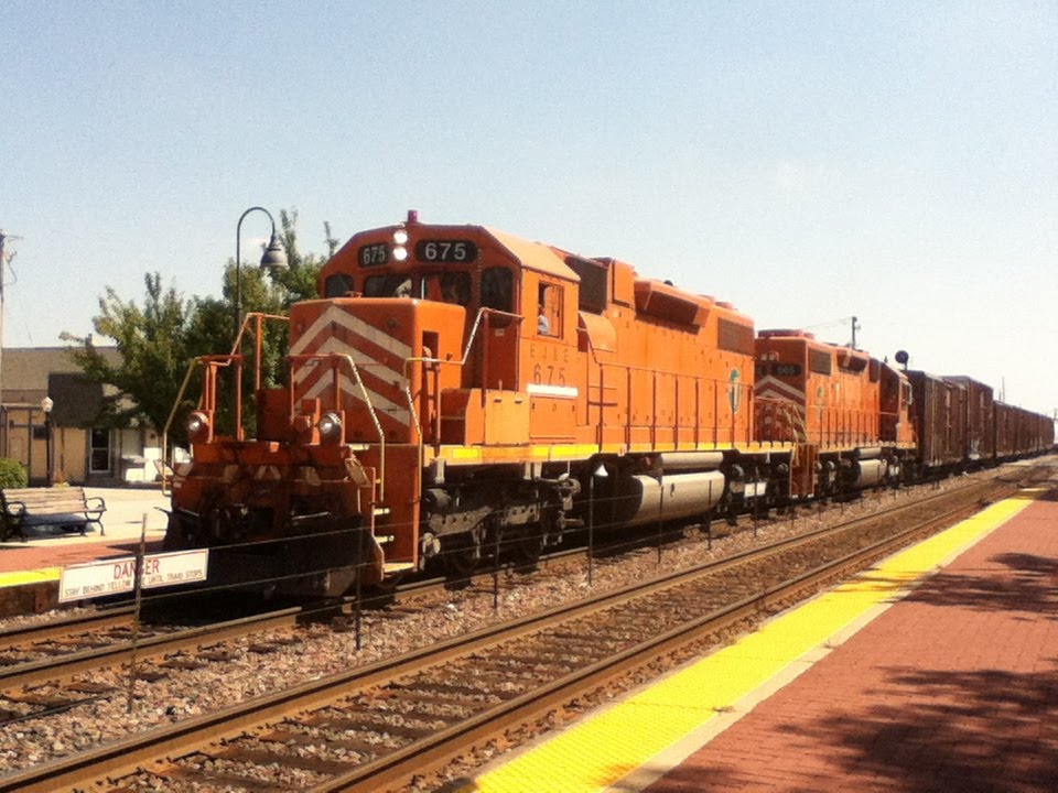 EJ&E 675 & 665 SD38-2s lead CP G35! -throwback to 9/1/12 - YouTube