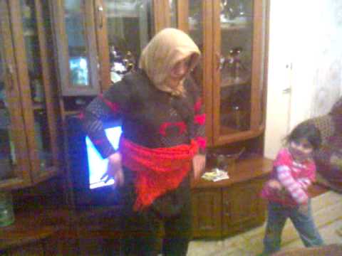 Video bizim-ailemiz xan vezir, qoca nene rolu