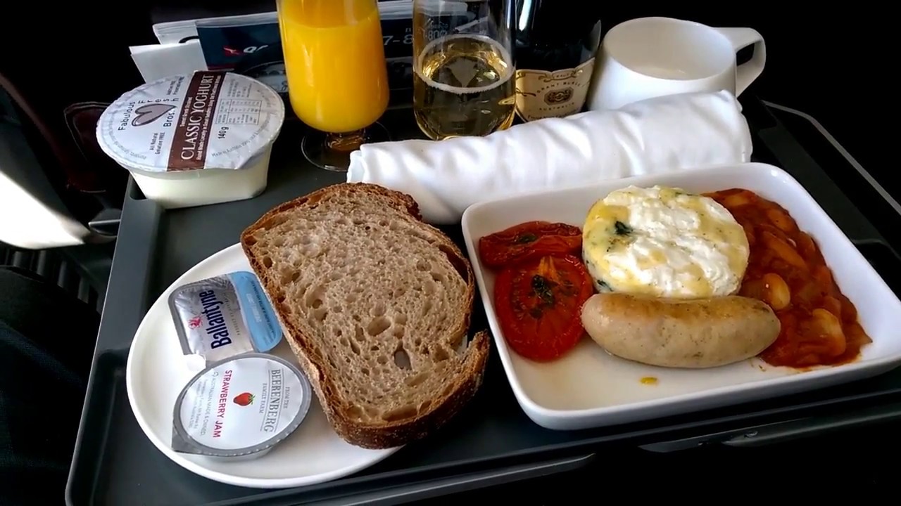 QANTAS BUSINESS CLASS - 737-800 Breakfast Service Brisbane to Melbourne ...